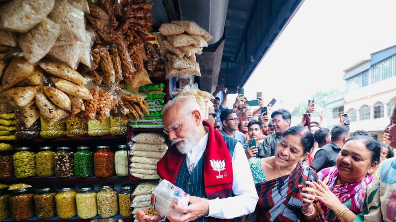 PM Modi's Jhalmuri video goes viral, clocks over 100 million views ...