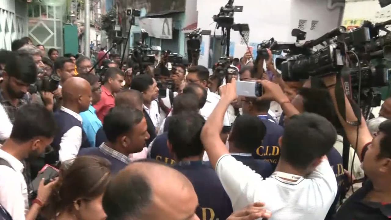 Signature forgery case: CID team at Mamata Banerjee's Kolkata home ...