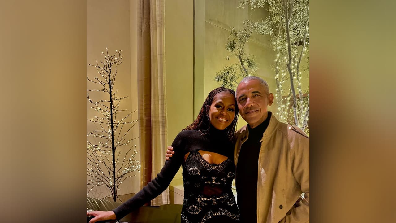 Michelle Obama shares festive photo with Barack, wishes 'Merry ...