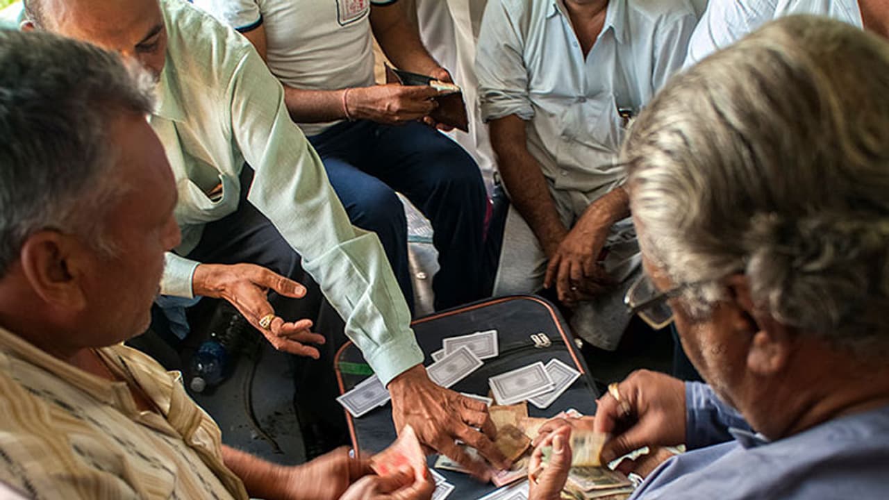 How currency ban has paralysed gambling, chit fund business in India ...