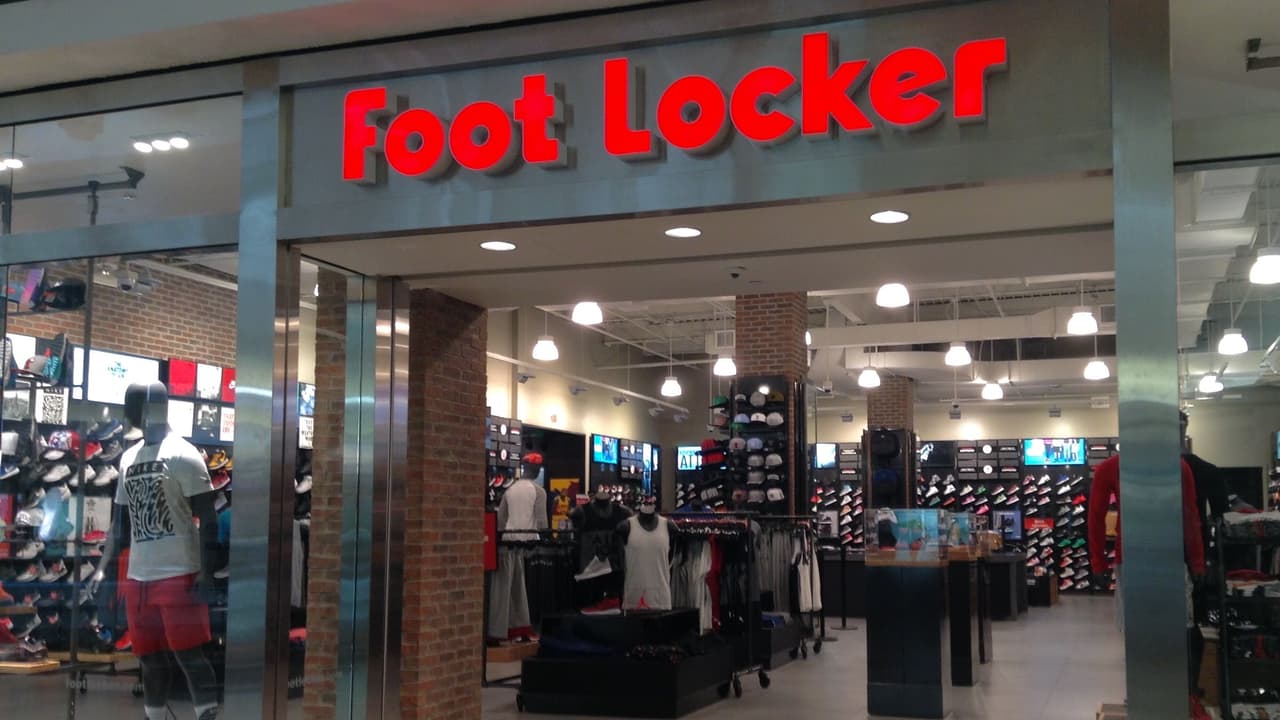 Foot Locker Stock Dips Ahead of Q3 Earnings: Retail Sentiment Slips ...