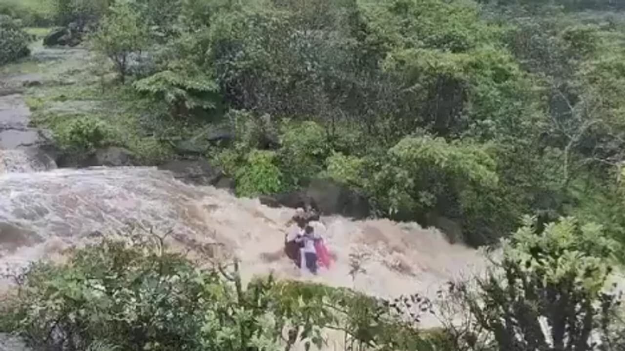 Lonavala Bhusi Dam Family Drown in Waterfall : भुशी डॅम परिसरात वाहून ...