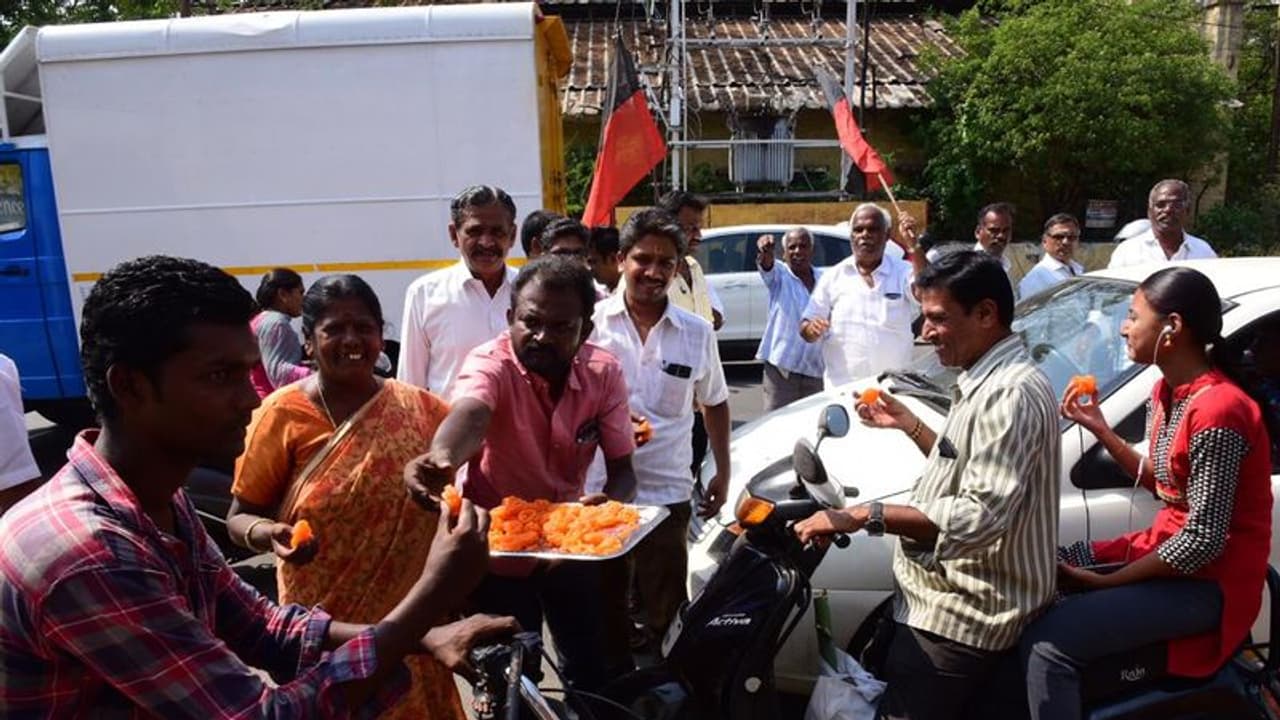வெற்றி கொண்டாட்டத்தில் திமுக கலக்கலான புகைப்படங்கள்..! | Dmk Success ...