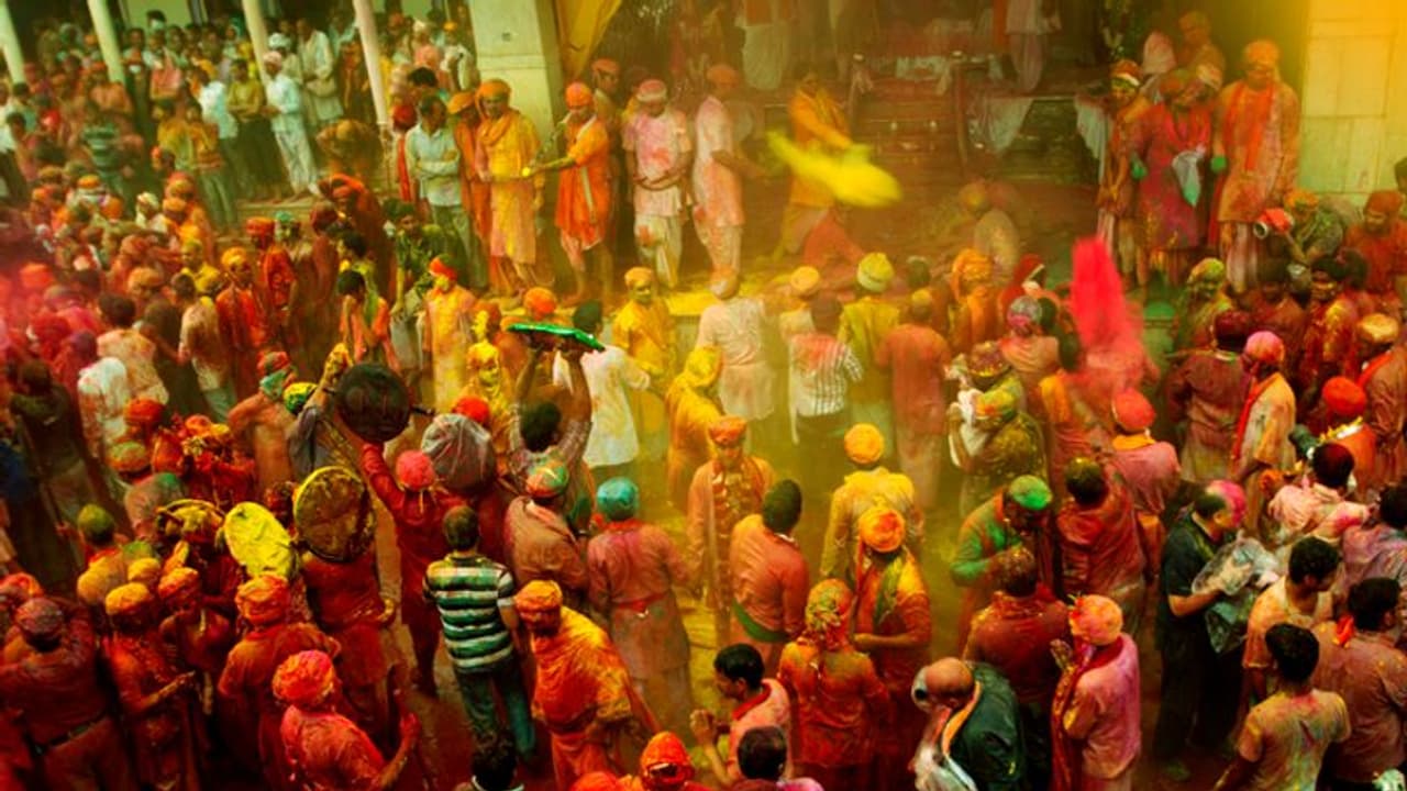 Holi 2023: Dol Jatra to Lathmar Holi, 5 unique ways India celebrates ...