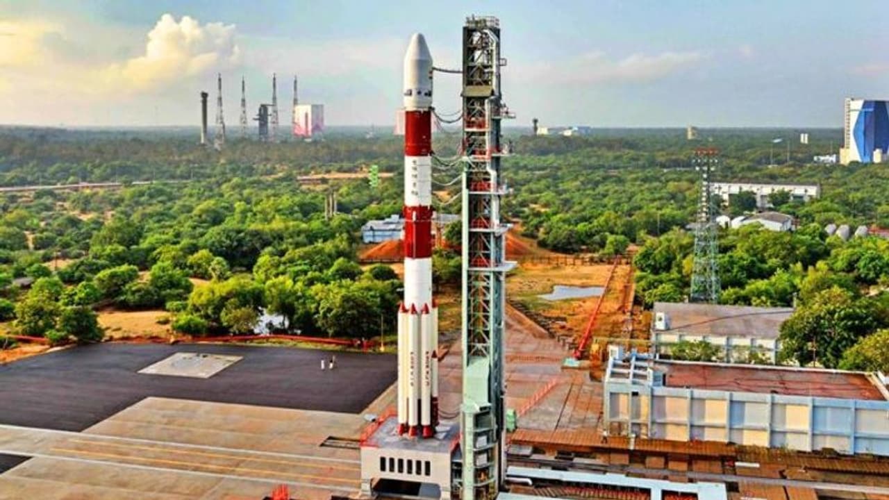 ISRO's PSLV C-55 Launch of TeLEOS-2 Satellite : 750 கிலோ எடை ...