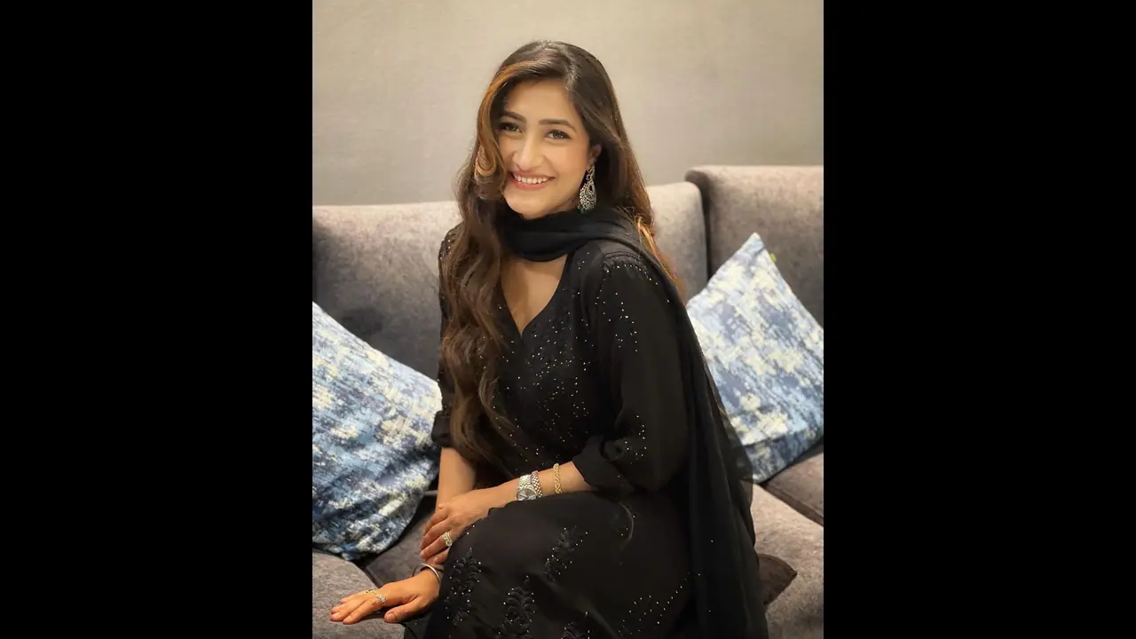 IPL 2023: RR's Yuzvendra Chahal's wife Dhanashree Verma revels in tradtional attire (SEXY ...