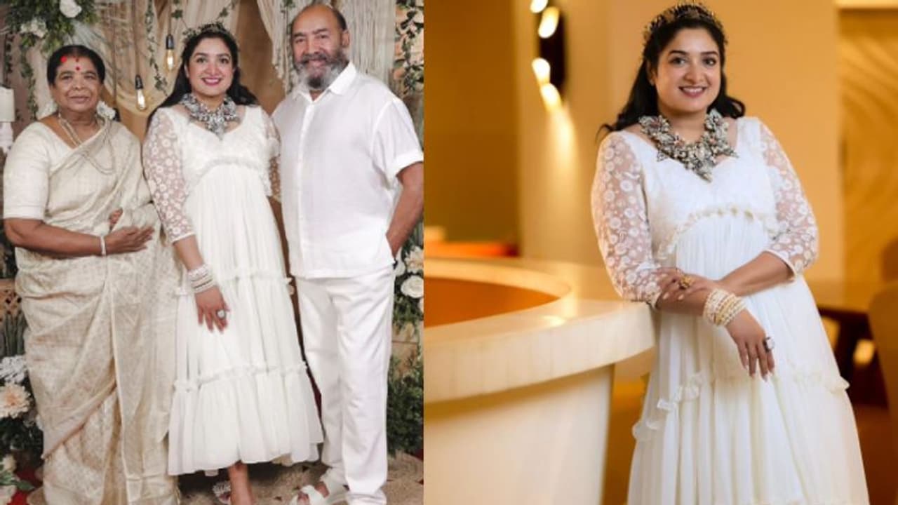 Anitha Vijayakumar Latest Pics : 50 வயசுலயும் தேவதை மாறி இருக்காங்களே ...