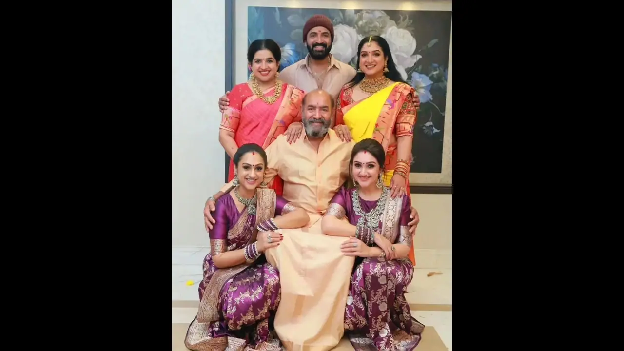 Kavitha Vijayakumar Photos : 55 வயசு.. பாட்டியாலானும் அருண் விஜய் அக்கா கவிதா விஜயகுமார் ...