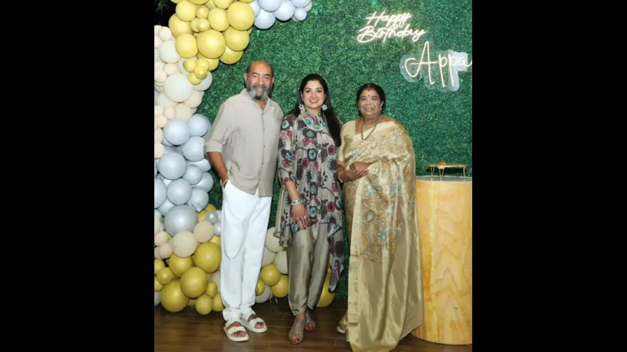 Anitha Vijayakumar Beauty Secret : ஓ இத குடிச்சுதான் குடும்பமே யங்கா ...