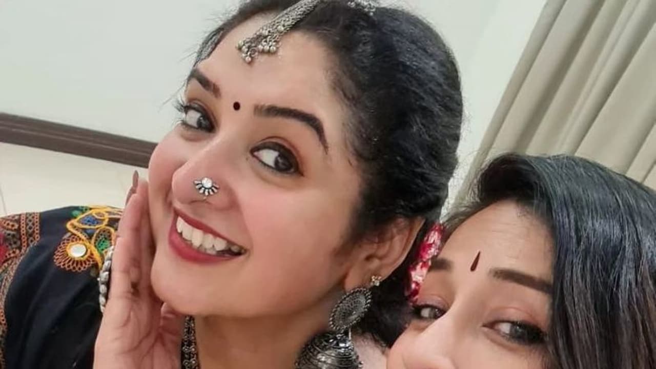 Anitha Vijayakumar Photos: உங்களுக்கு 50 வயசுனு சொன்ன யார் நம்புவாங்க ...