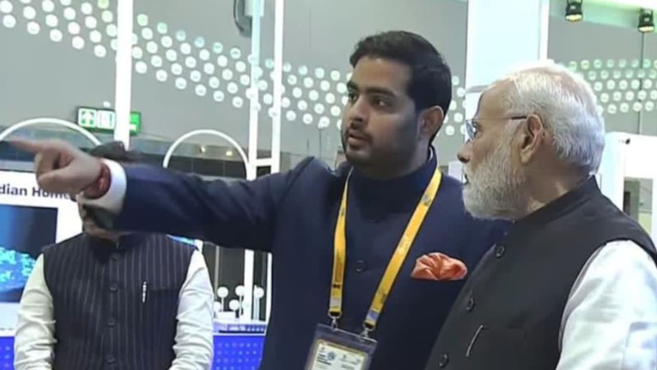 Akash Ambanis Jio, ಕೇವಲ 9000 ರೂ.ಗೆ ಲಭ್ಯವಾಗಲಿದೆ Indias cheapest 5G phone ...
