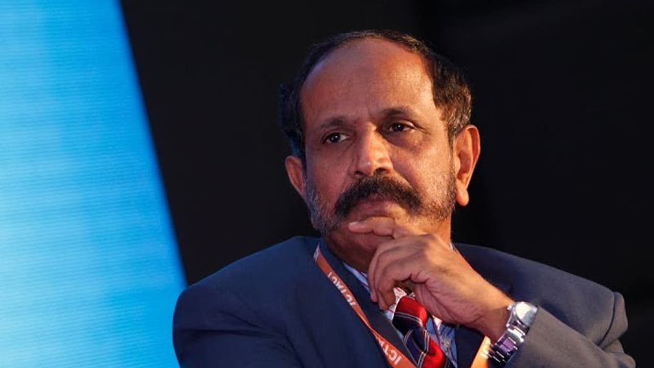 Edappadi Palanisamy: முன்னாள் டிஜிபி நடராஜ் மீது வழக்கு! அதிகார மமதை ...