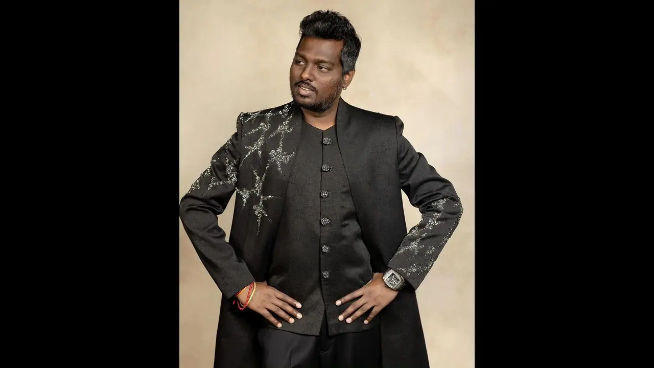 Atlee : கத்திரி வெளியிலில் கூலான போஸ் கொடுக்கும் Cute Couple - இணையத்தை ...