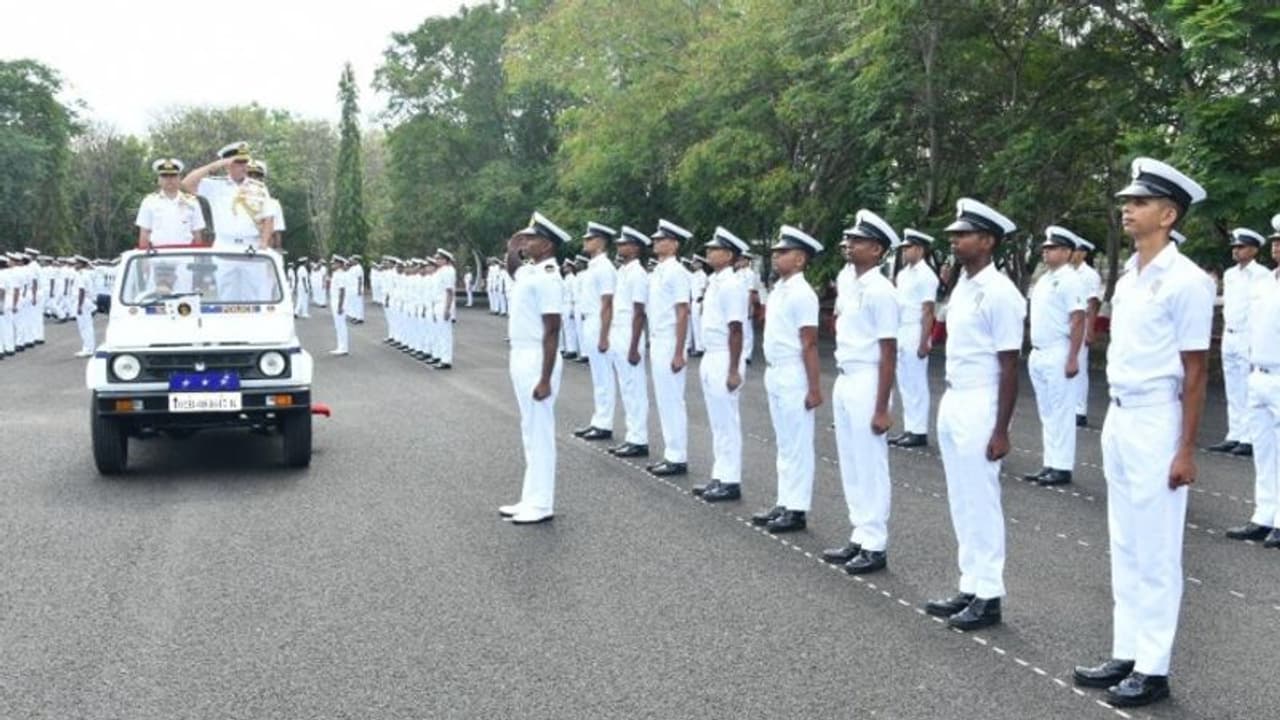 Meet Sub Lieutenant Anamika B Rajeev, Navy’s first woman helicopter ...