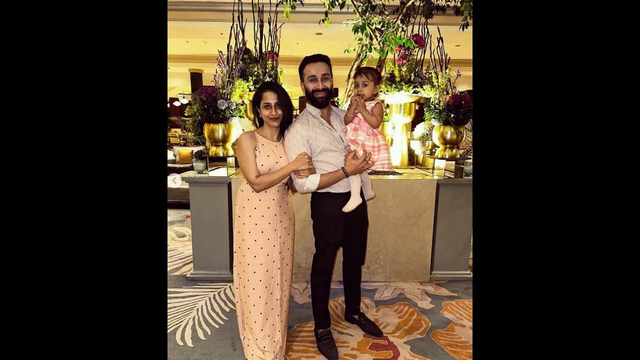 ಹೆಂಡ್ತಿ-ಮಗು ಜೊತೆ ಕಿರುತೆರೆಯ ಸ್ಟಾರ್ ನಟ ಚಂದು ಗೌಡ… ಮುದ್ದಾದ ಫೋಟೊ ವೈರಲ್ | Serial Actor Chandu Gowda ...