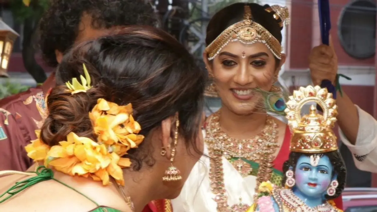 Anitha Vijayakumar Krishna Jayanthi celebration : தோழிகளோடு கிருஷ்ண ...