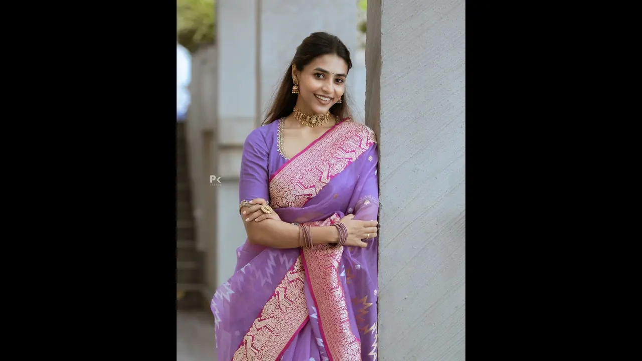 Sapthami Gowda's Stunning Saree Look: ನೇರಳೆ ಸೀರೆಯಲ್ಲಿ ಮಿಂಚಿದ ಕಾಂತಾರ ಬೆಡಗಿ ಸಪ್ತಮಿ ಗೌಡ… ಸಿಂಗಾರ ...