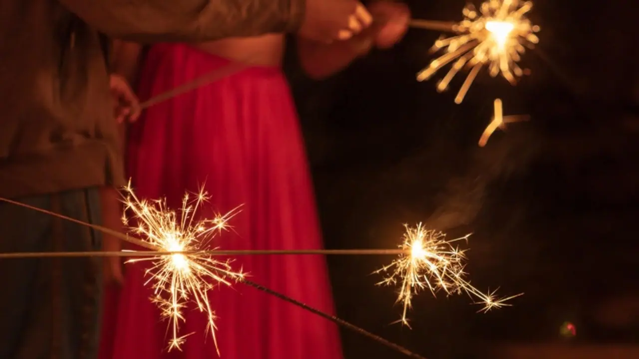 Diwali 2024 Safety Tips For Kids In Tamil : வெடி போடுற குழந்தைகளை ...