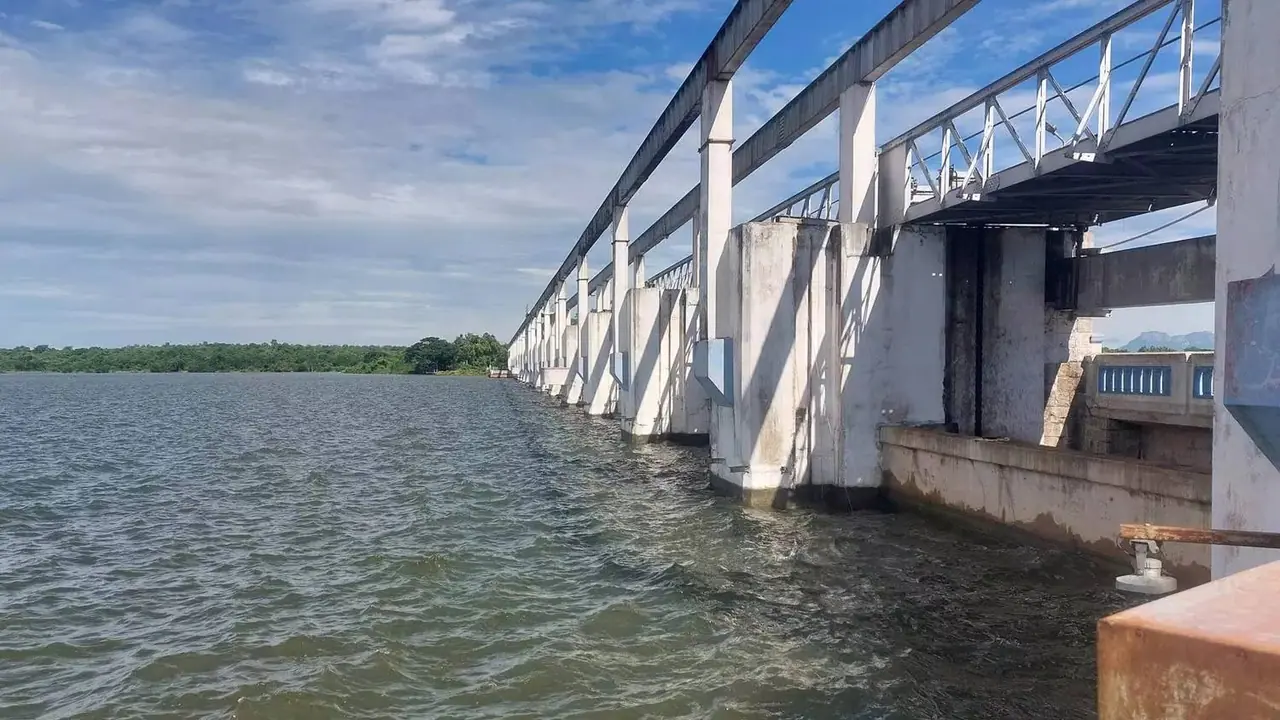 Chennai Flood ALERT: Water released from Poondi reservoir after heavy ...