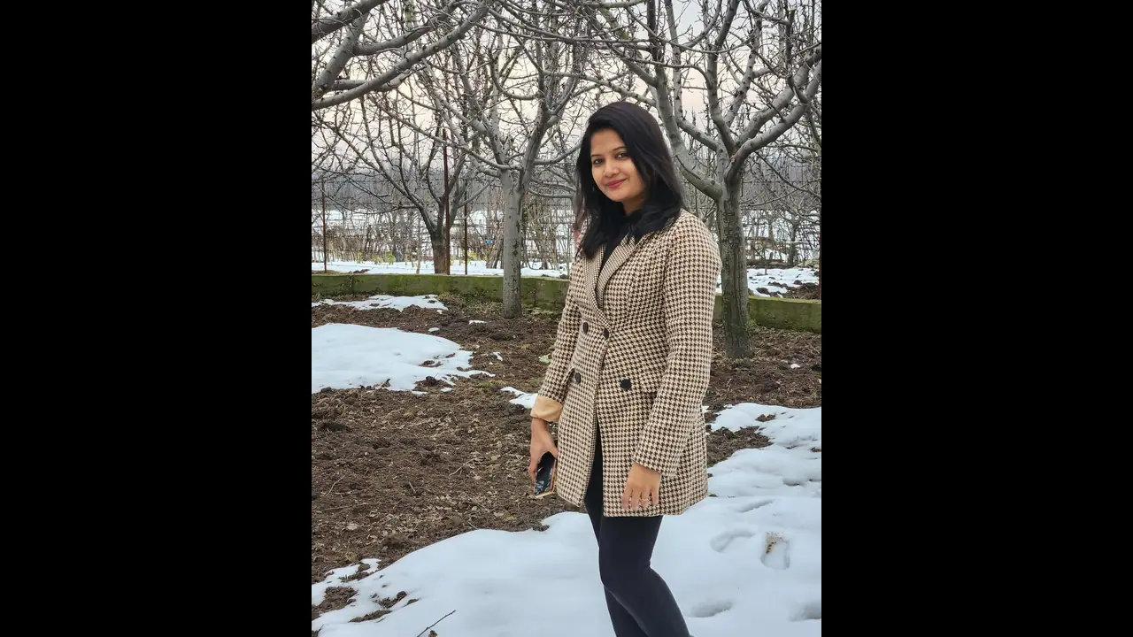 Monisha Nelson Dilip Kumar Photos: ஹீரோயின்களையே அழகில் ஓவர் டேக் ...