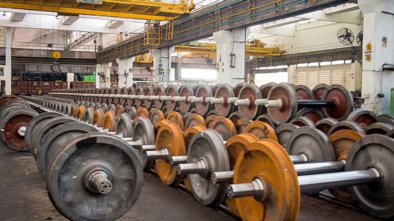 రైలు చక్రం బరువు ఎంతుంటుందో తెలుసా? | Train Wheel Weight Cost Production Indian Railways Details ...