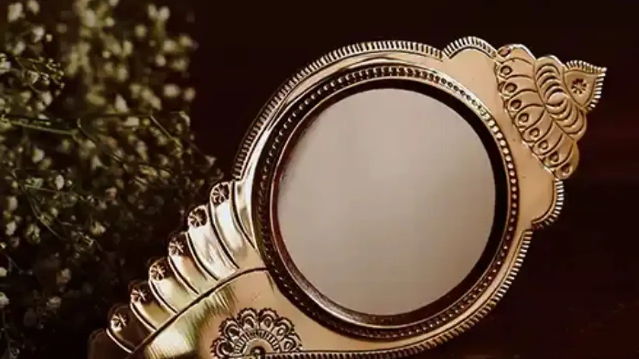 The Art of Reflection: The Mystique of Kerala's Aranmula Kannadi ...