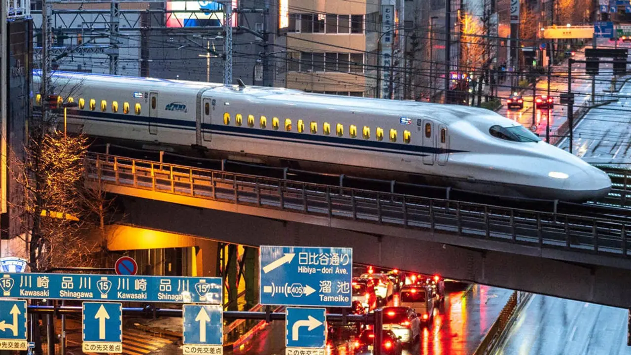 Train tourism: 100 நாட்களில் உலகம் முழுவதும் சுற்றிவரும் ரயில் ...