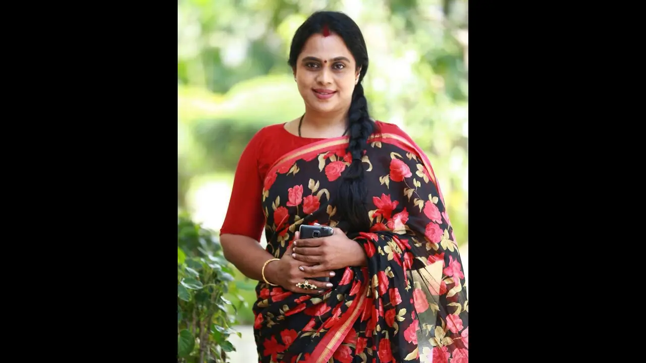 Radhika Sarathkumar : ரூ.18 லட்சத்தை ஏமாற்றிய நடிகை ராதிகா சரத்குமார்.. புலம்பிய நடிகை விஜி ...