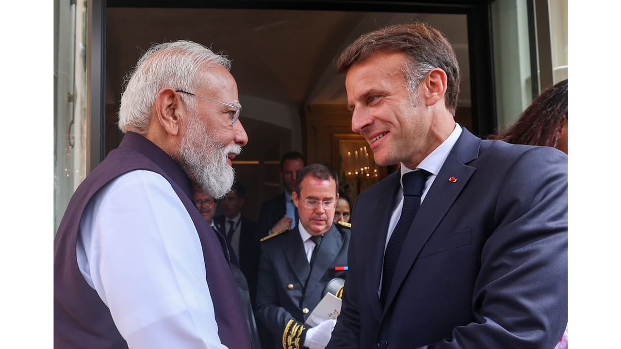 PM Modi, Macron discuss West Asia, Ukraine war during France visit ...