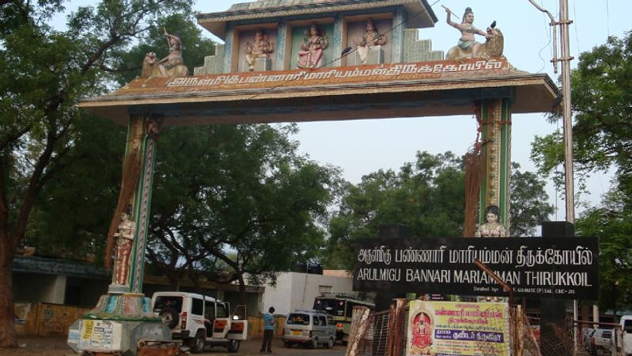 பண்ணாரி அம்மன் கோயில் திருவிழா! தீயில் இறங்கிய உள்துறை செயலாளர் அமுதா ...