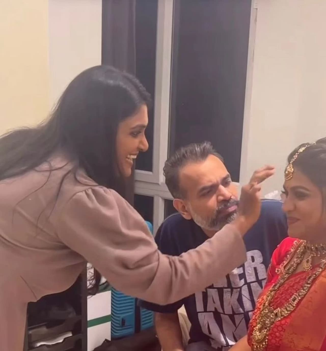 Premgi Amaran: 45 வயதில் திருமணம்! காதலியோடு மேக்கப் ரூமிலேயே ரொமான்ஸ் ...