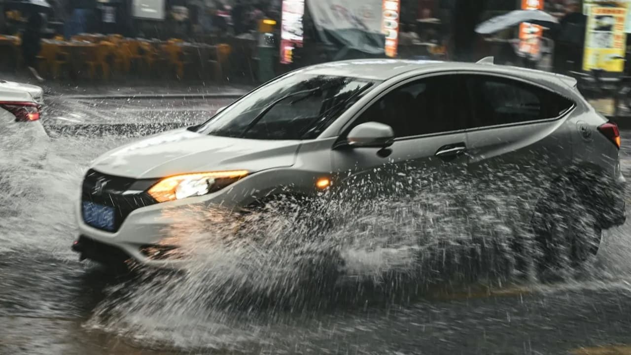 How to Safely Drive in the Rain ಮಳೆಗಾಲದಲ್ಲಿ ಕಾರು ಓಡಿಸ್ತೀರಾ? ಈ ಮೂರು ವಿಷಯ ...
