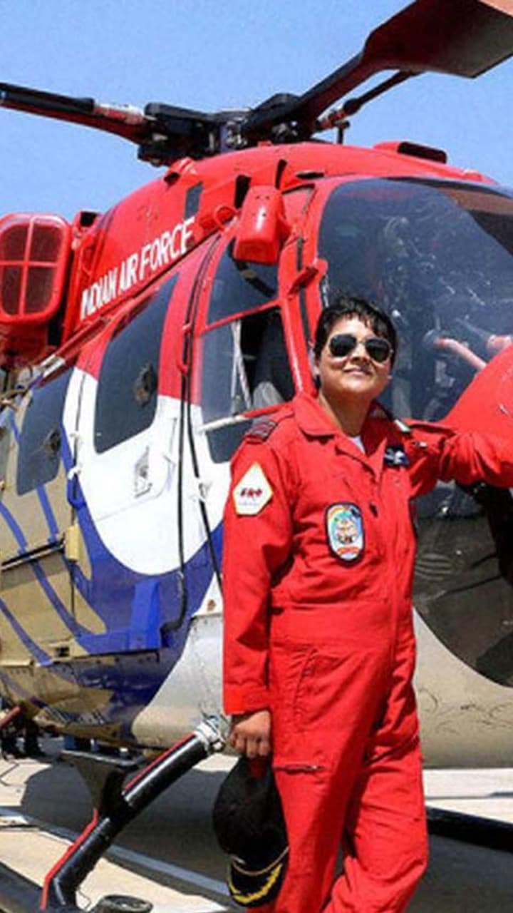 कौन हैं IAF की जांबाज कमांडर दीपिका मिश्रा | Indian Women Power In Army ...