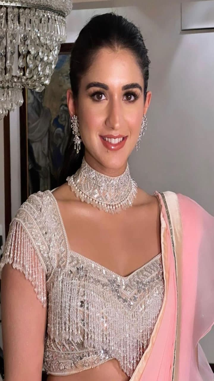 20+ गर्ल्स लगेंगी स्टाइल डीवा, Radhika Merchant की तरह बनवाएं 7 ब्लाउज ...