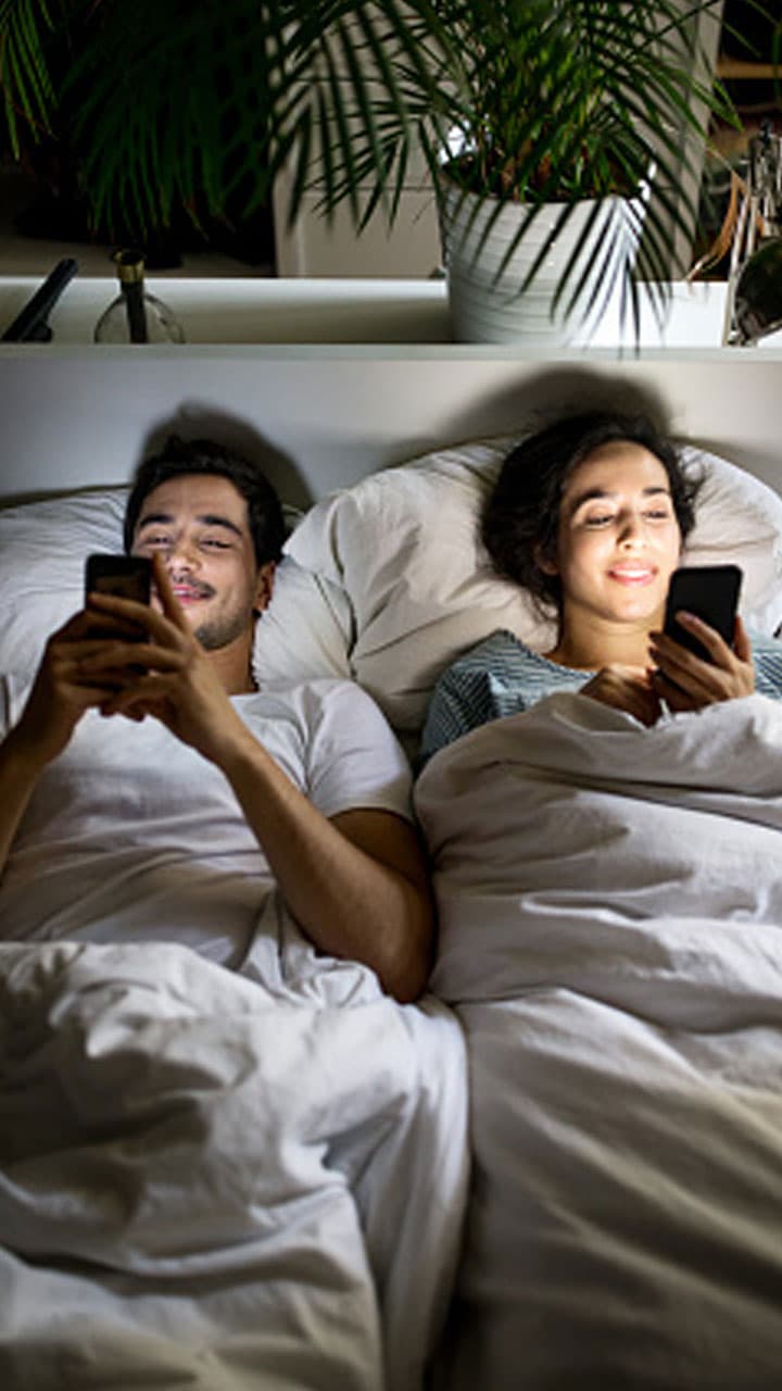 Mobile Settings: ರಾತ್ರಿ ಫೋನ್ ಬಳಸುತ್ತೀರಾ? ಈ ಸೆಟ್ಟಿಂಗ್ ಆನ್ ಮಾಡಿ, ಕಣ್ಣು ...