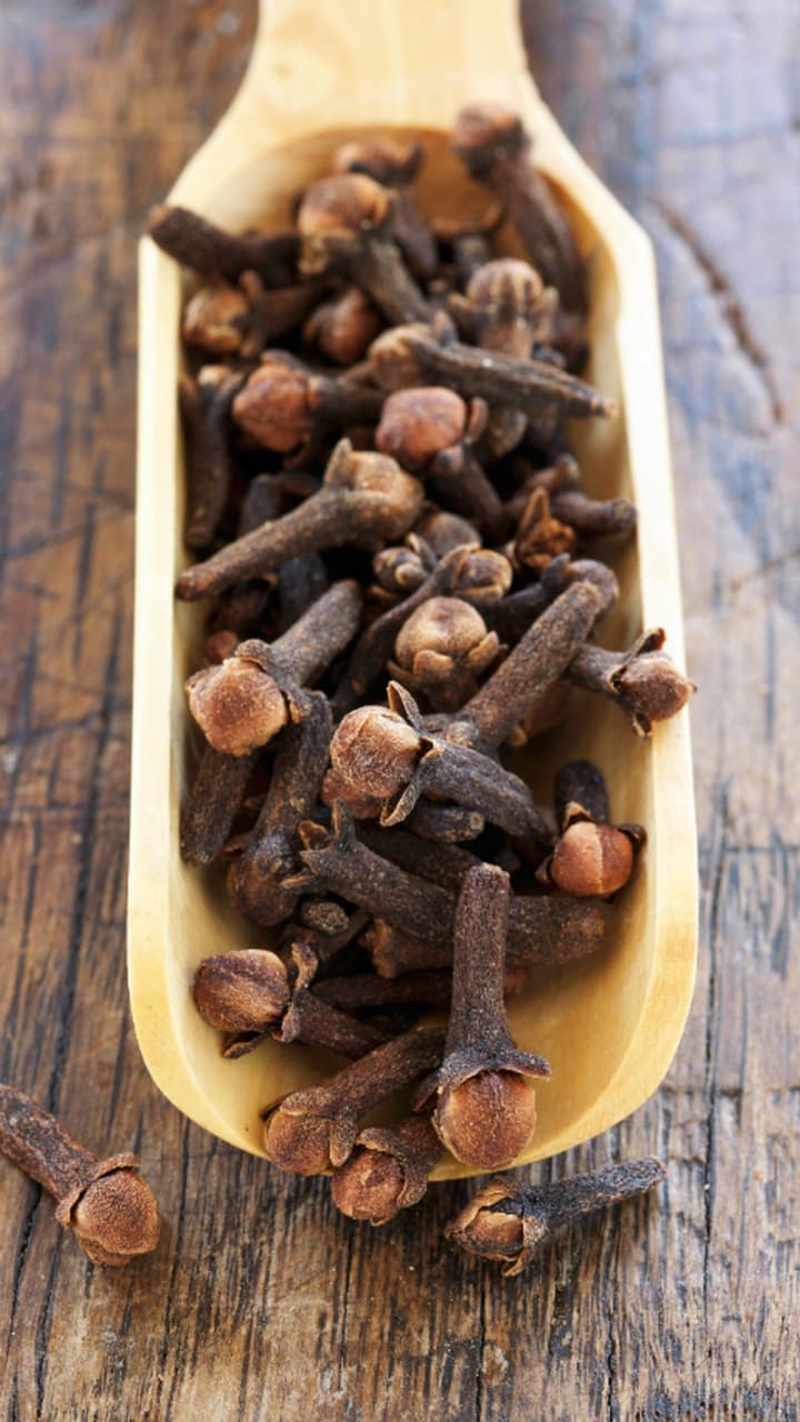 6 amazing health benefits of cloves | 6 Amazing Health Benefits Of ...