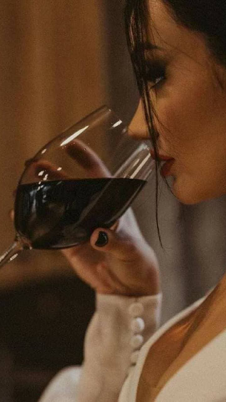 Red Wine घेण्याचे हे आहेत आरोग्यवर्धक फायदे, आणि हे आहेत साईड इफेक्ट्स ...