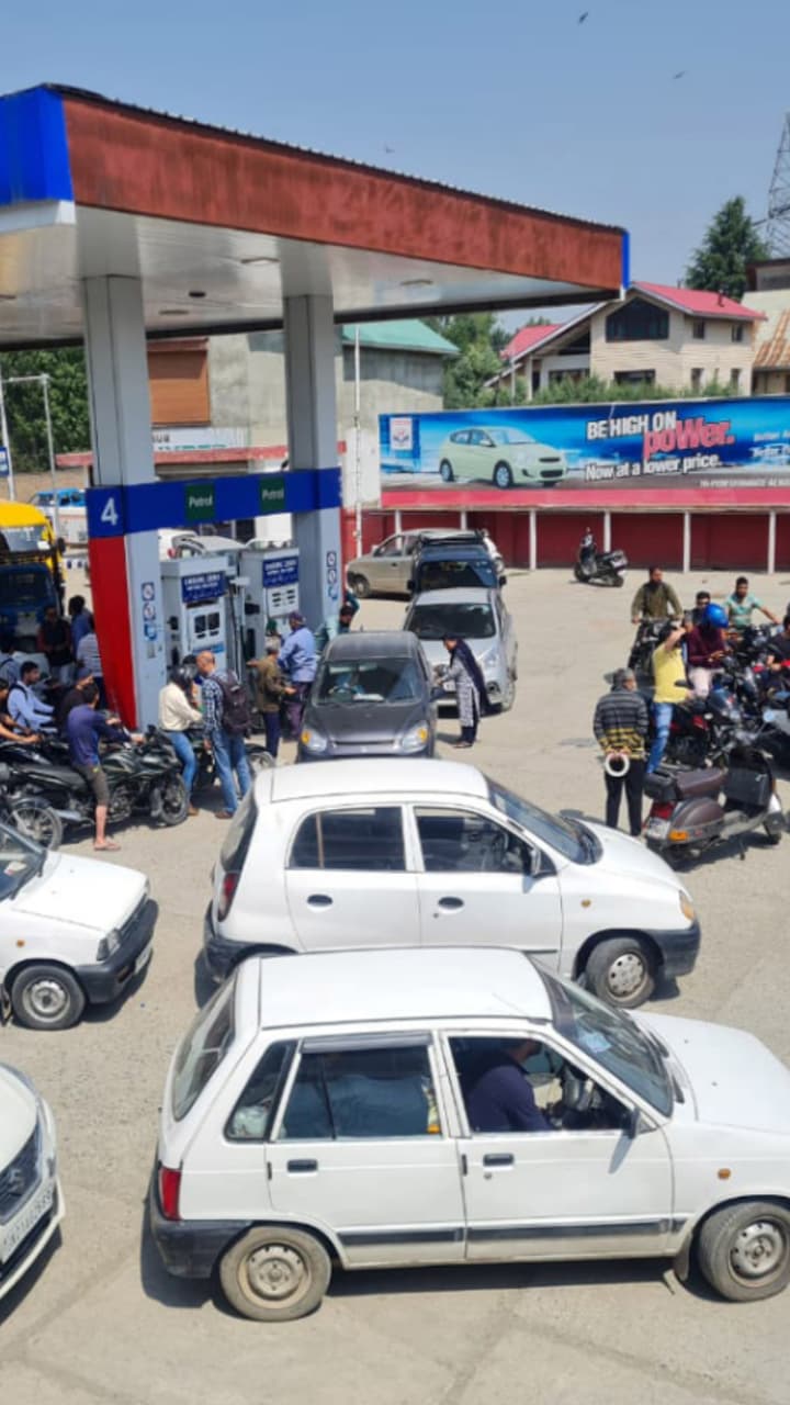 Secret behind avoiding round figure petrol fueling : 110 രൂപ, 120 രൂപ ...