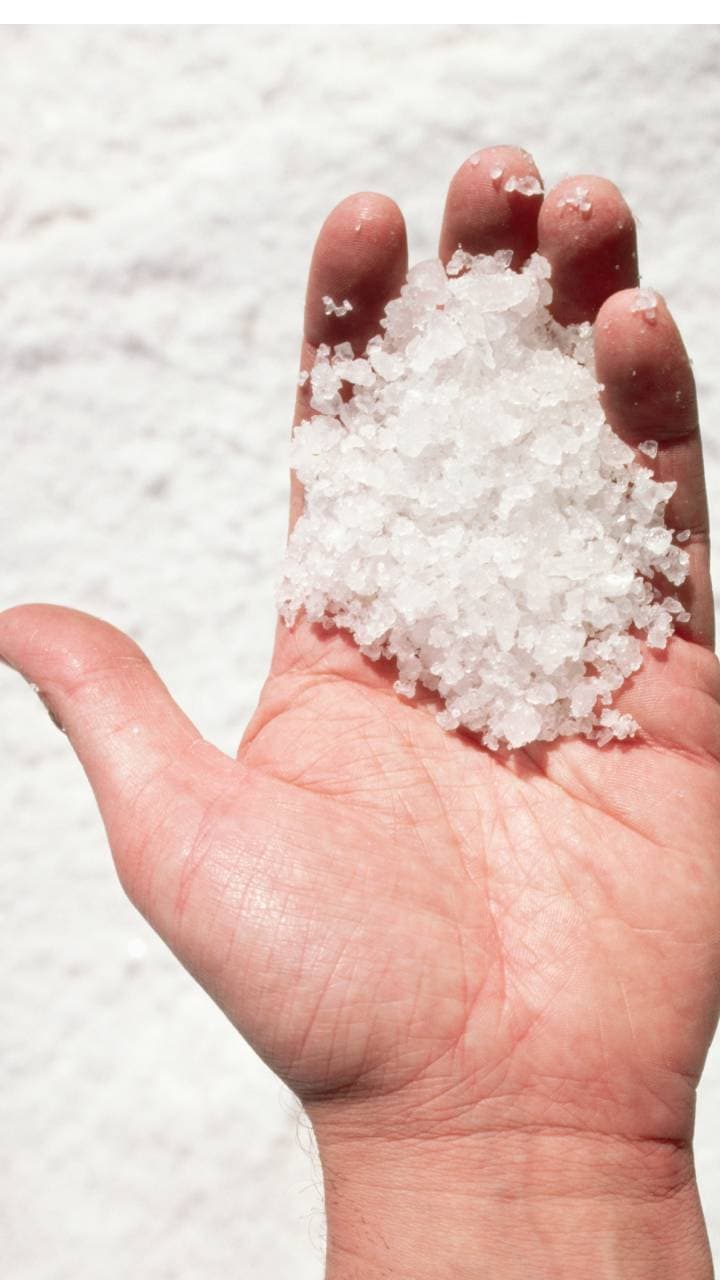 Salt Remedies : ज्योतिषशास्रानुसार मीठाचे करा हे 7 उपाय, पालटेल नशीब ...