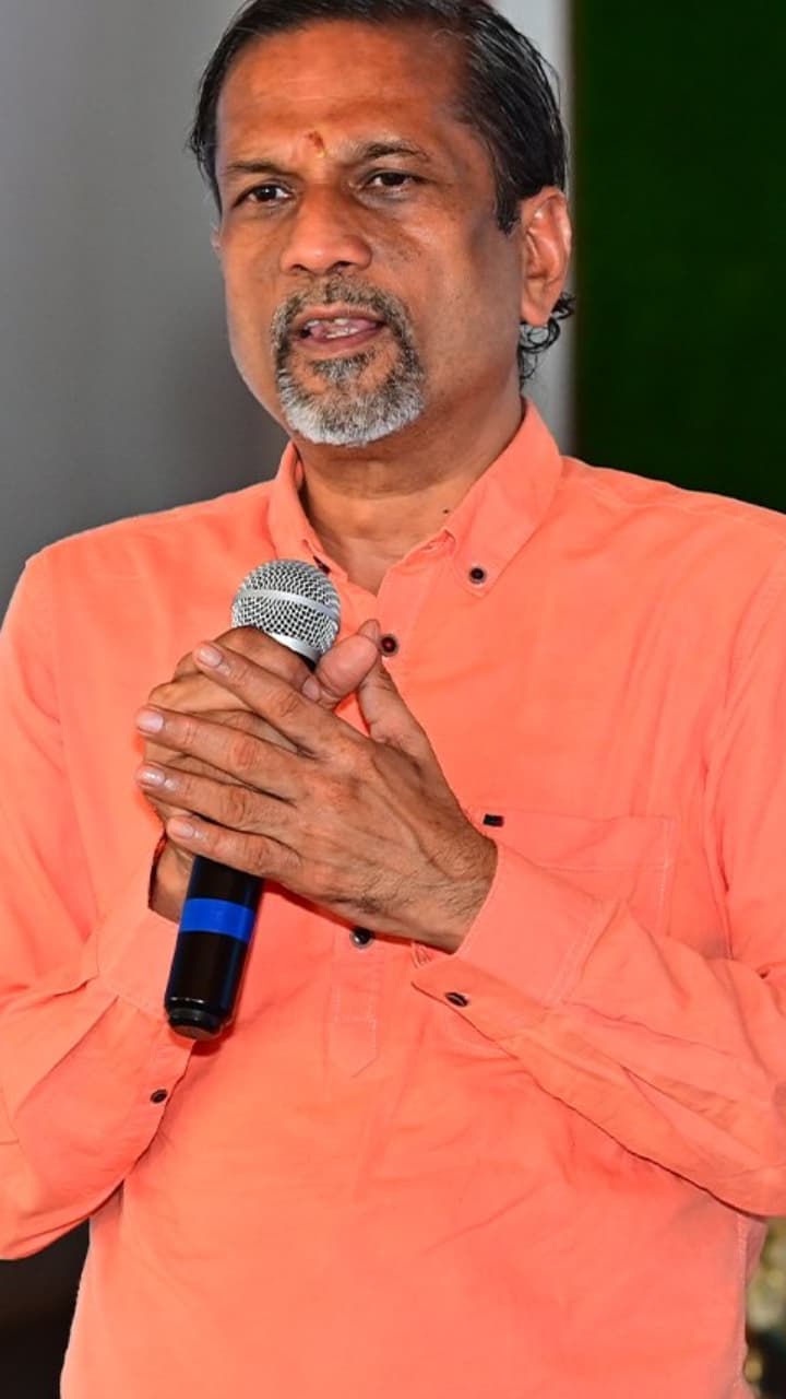 Who is Sridhar Vembu? Know About Zoho Arattai app innovator | Asianet ...