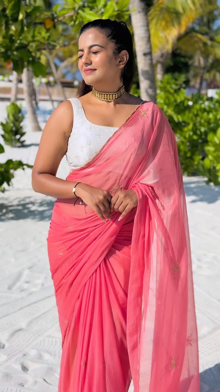 ‘ಕರ್ಣ’ ಧಾರಾವಾಹಿಗೆ ಬ್ರೇಕ್ ಕೊಟ್ಟು… ಮಾಲ್ಡೀವ್ಸ್’ನಲ್ಲಿ ಜಾಲಿ ಮೂಡಲ್ಲಿ ನಮೃತಾ ...