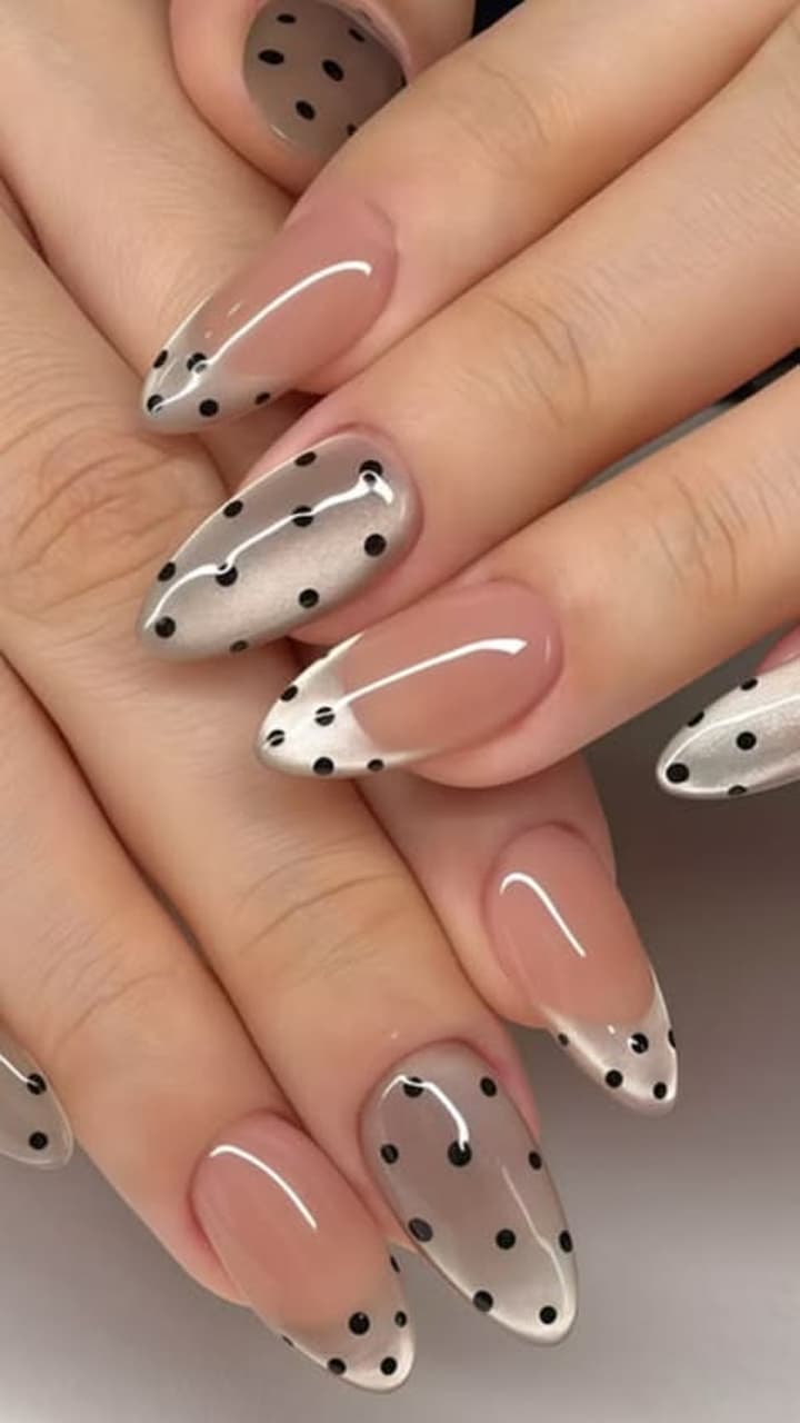 Nail Art: ವಿಂಟೇಜ್ ಲುಕ್‌ಗೆ ಮಾಡರ್ನ್ ಟಚ್: ಉಗುರಿನ ಮೇಲೆ ಪೋಲ್ಕಾ ನೇಲ್ ಆರ್ಟ್ ...