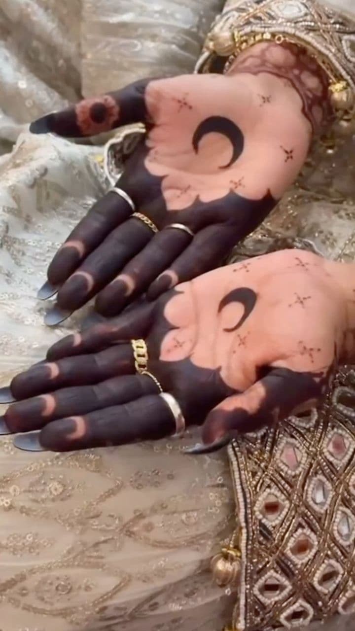 हाथों में आधे चांद की खूबसूरती देख चूम लेंगे पिया, बकरीद पर लगाएं 7 ...